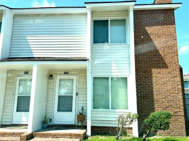 2 Br, 2 bath, Single Family 102 Picadilly Sq
