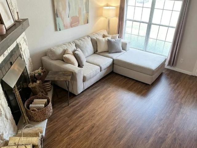 2 Br, 2 bath, Single Family 10557 W Dartmouth Ave