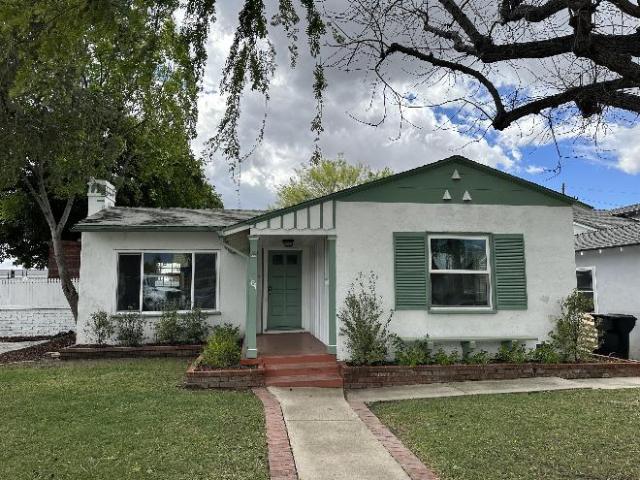 2 Br, 2 bath, Single Family 1134 East Whiting Avenue