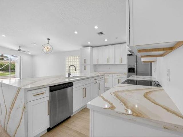 2 Br, 2 bath, Single Family 11728 Dove Hollow Avenue