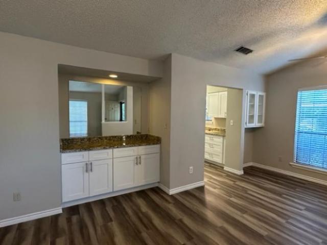 2 Br, 2 bath, Single Family 1202 Thorpe Lane