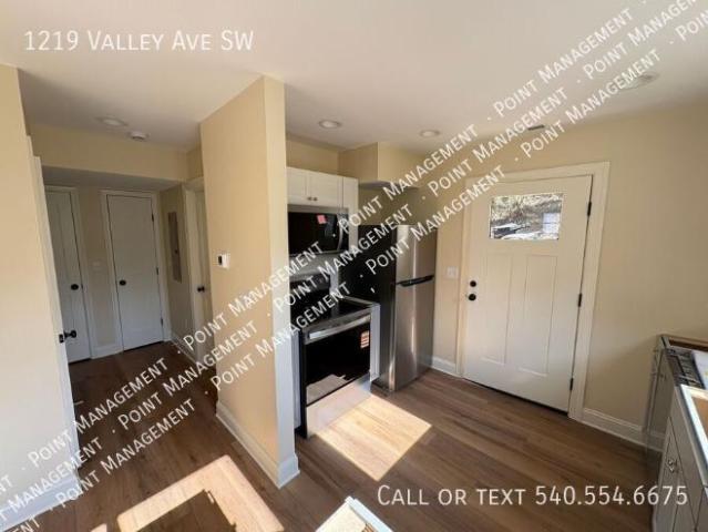 2 Br, 2 bath, Single Family 1219 Valley Ave SW