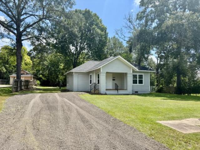 2 Br, 2 bath, Single Family 121 Kerr Ave