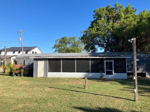 2 Br, 2 bath, Single Family 1228 Chokoloskee Drive