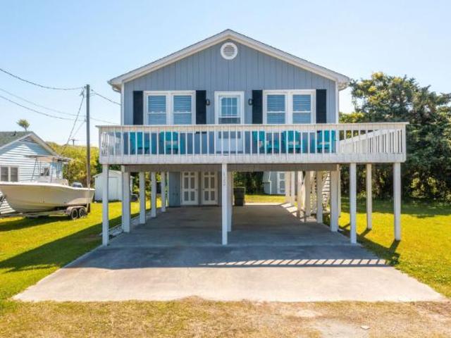 2 Br, 2 bath, Single Family 122 Pelican Dr