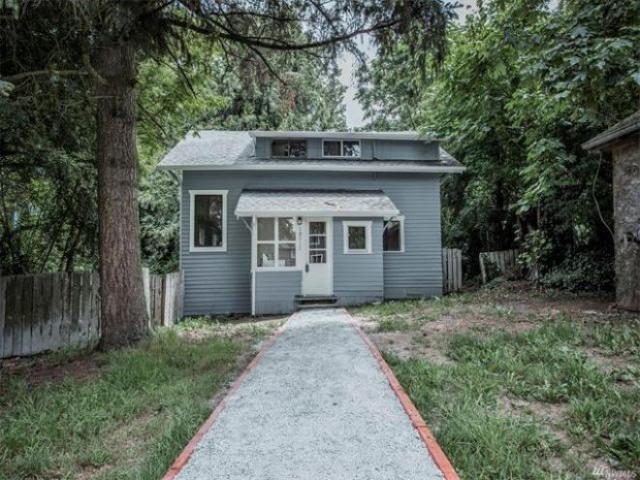 2 Br, 2 bath, Single Family 13912 55th Ave S