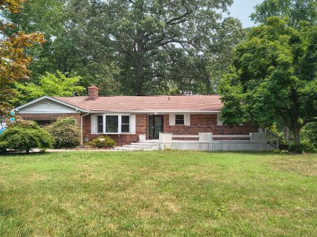 2 Br, 2 bath, Single Family 2409 Millwood Rd