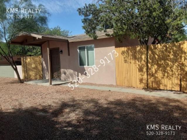 2 Br, 2 bath, Single Family 2447 N Santa Rita Ave