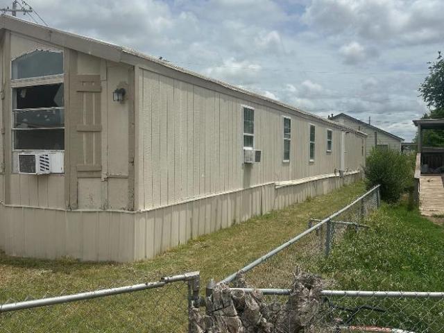 2 Br, 2 bath, Single Family 2504 SW Jefferson Ave