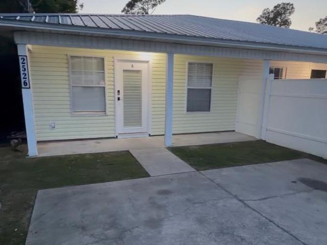 2 Br, 2 bath, Single Family 2526 Laurie Ave