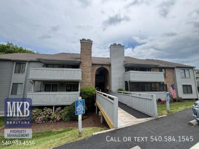 2 Br, 2 bath, Single Family 2527 Gate House Lane