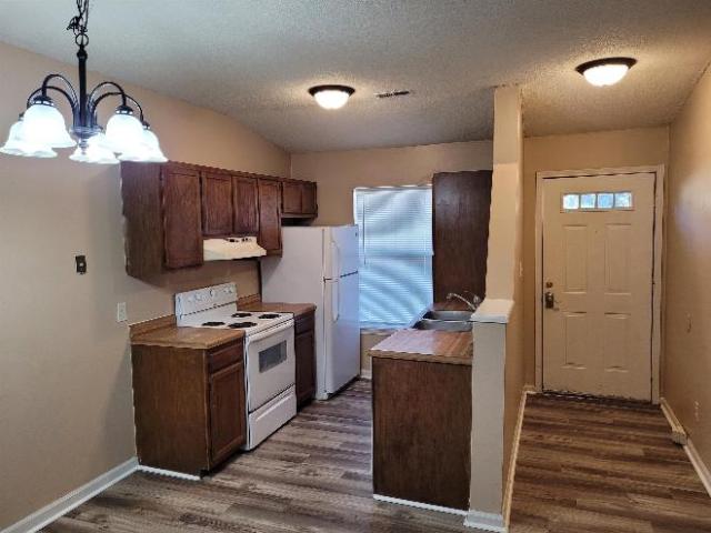 2 Br, 2 bath, Single Family 2613 Stewart Dr