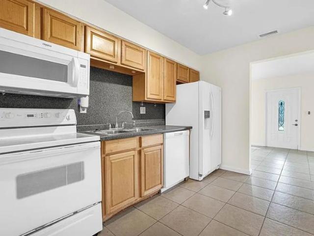 2 Br, 2 bath, Single Family 261 NE 45th St