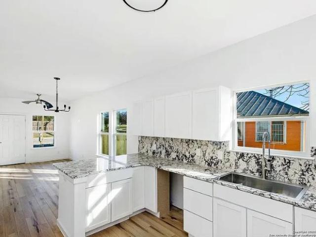 2 Br, 2 bath, Single Family 2654 Dignowity Ave