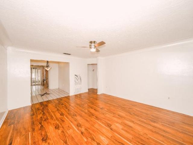 2 Br, 2 bath, Single Family 2710 Marshall Dr