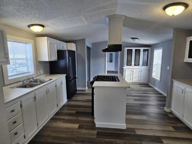 2 Br, 2 bath, Single Family 2737 W Washington Center