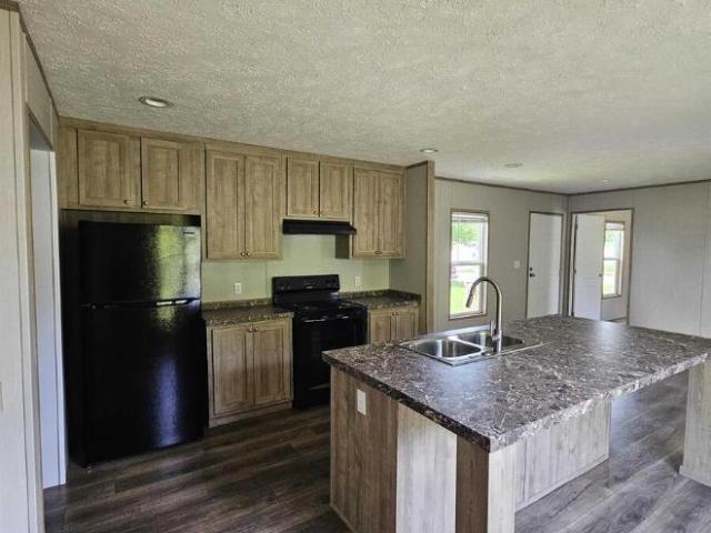 2 Br, 2 bath, Single Family 2737 W Washington Center
