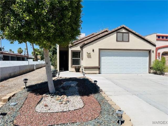 2 Br, 2 bath, Single Family 2743 Country Club Drive