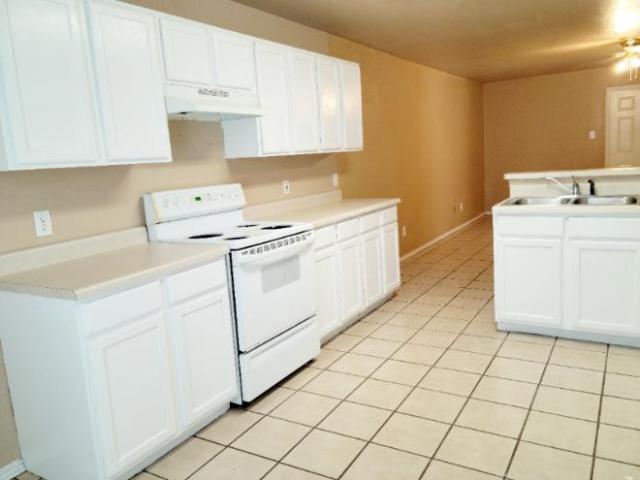 2 Br, 2 bath, Single Family 2780 Batey Rd