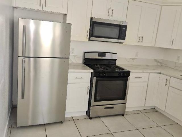 2 Br, 2 bath, Single Family 2847 Clay Ave