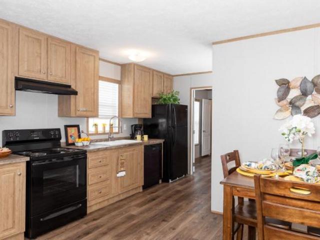 2 Br, 2 bath, Single Family 29 Lakeview Dr