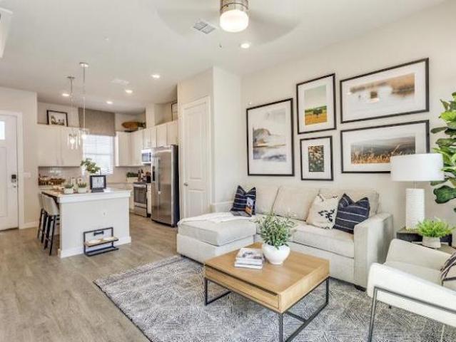 2 Br, 2 bath, Single Family 200 Villas Dr