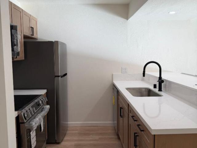 2 Br, 2 bath, Single Family 2038 Ascot Dr