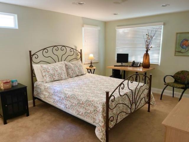 2 Br, 2 bath, Single Family 205 Edith Blvd Ne