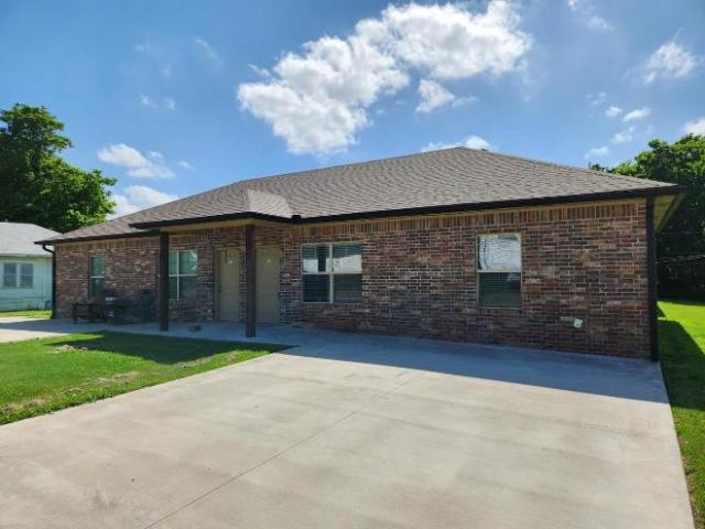 2 Br, 2 bath, Single Family 219 South Hope Avenue