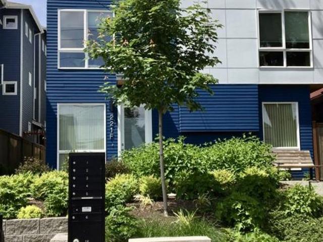 2 Br, 2 bath, Single Family 221 24th Ave E