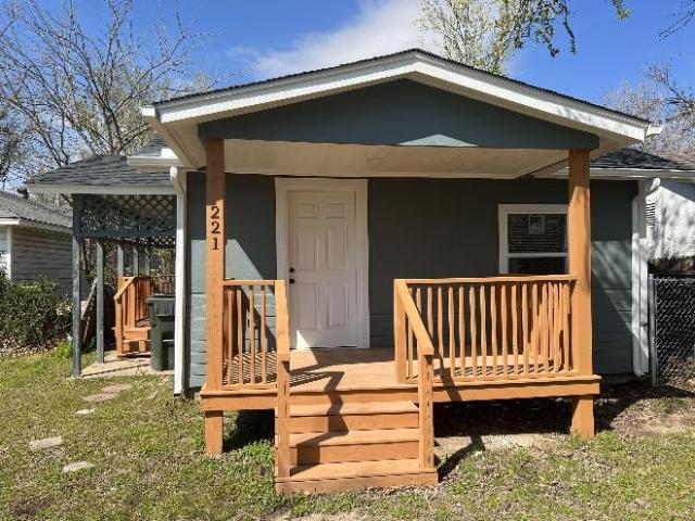 2 Br, 2 bath, Single Family 221 West Himes Street