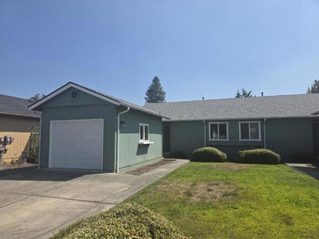 2 Br, 2 bath, Single Family 2239 SW Bridge St