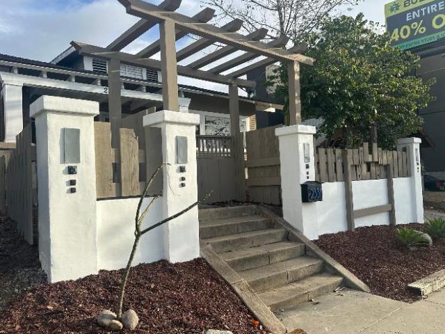 2 Br, 2 bath, Single Family 2331 University Ave