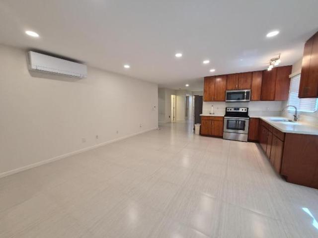 2 Br, 2 bath, Single Family 3429 Harding Ave