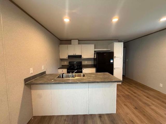 2 Br, 2 bath, Single Family 3451 Ridge Ave