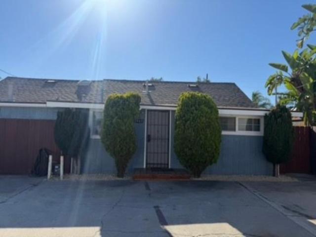 2 Br, 2 bath, Single Family 3461 North Mountain View Dr