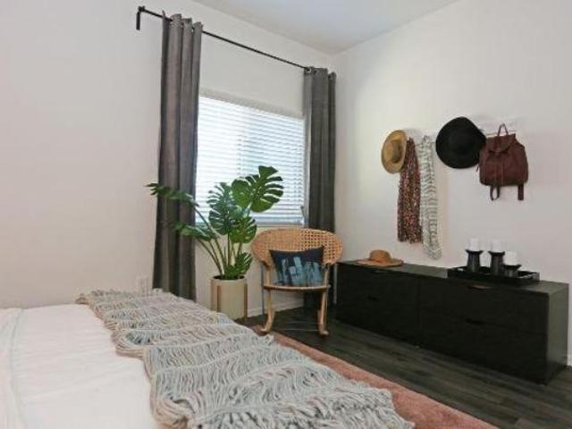 2 Br, 2 bath, Single Family 35035 N North Valley Pkwy