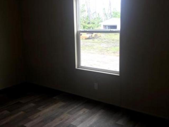 2 Br, 2 bath, Single Family 3019 Douglas Rd