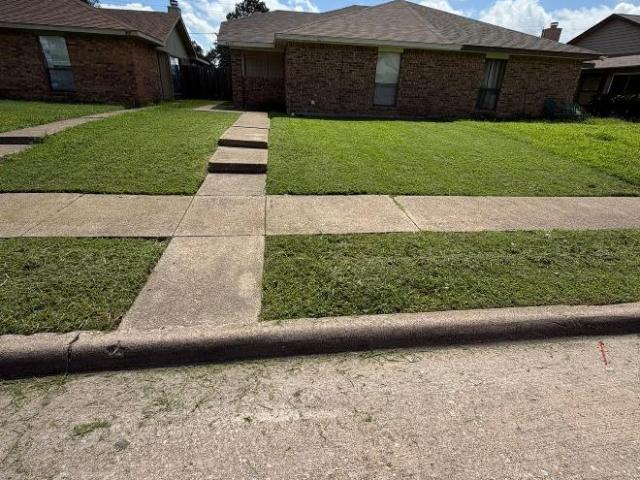 2 Br, 2 bath, Single Family 3019 Oakridge Place