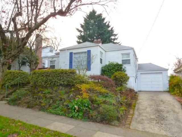 2 Br, 2 bath, Single Family 3021 SE 43rd Ave