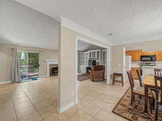 2 Br, 2 bath, Single Family 3022 Old Fort Rd