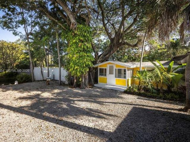 2 Br, 2 bath, Single Family 3041 Calusa St