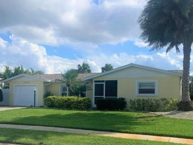 2 Br, 2 bath, Single Family 3070 Gulf Gate Drive