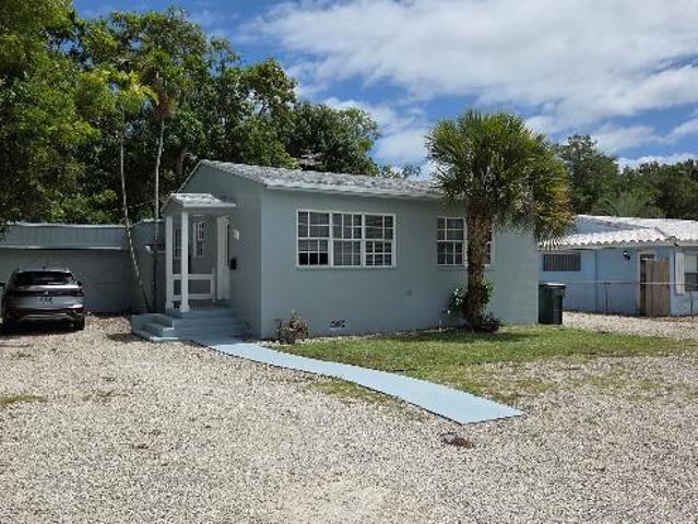 2 Br, 2 bath, Single Family 311 SW 12th Ct