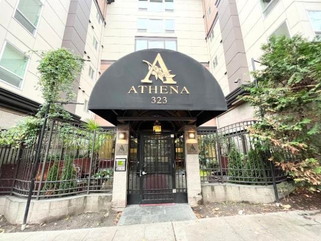 2 Br, 2 bath, Single Family 323 Queen Anne Ave N