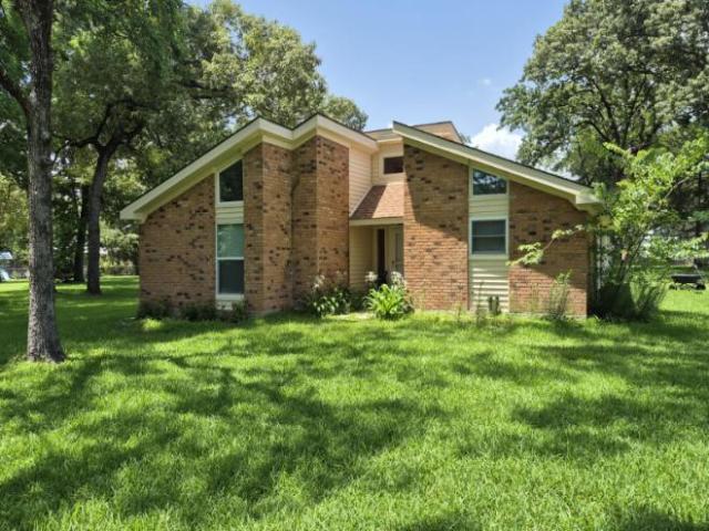 2 Br, 2 bath, Single Family 320 Lakeview Dr