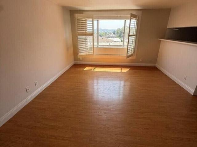 2 Br, 2 bath, Single Family 3350 Drew St