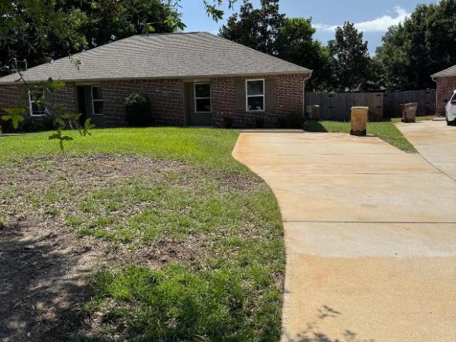 2 Br, 2 bath, Single Family 3393 Green Briar Cir