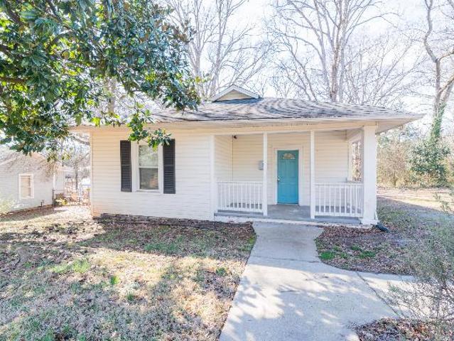 2 Br, 2 bath, Single Family 3 Linestowe Dr