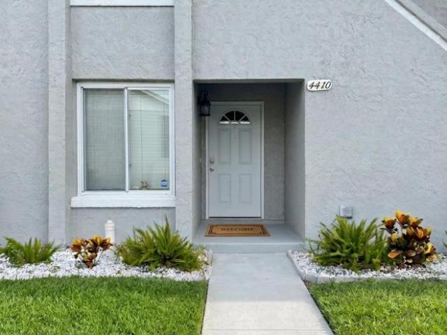 2 Br, 2 bath, Single Family 4410 White Pine Ave